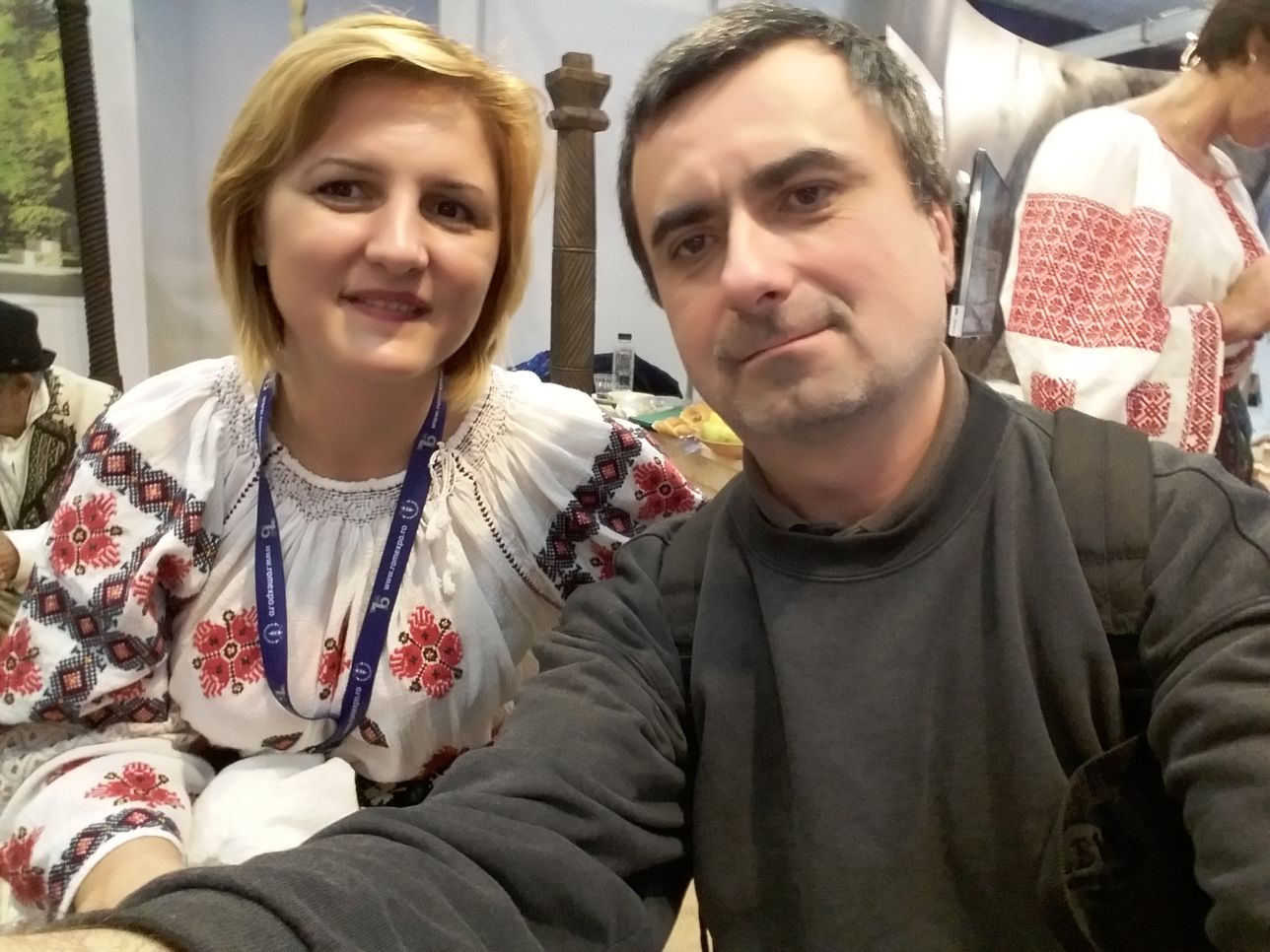 “Acul şi aţa” Oanei Pârvan. Olteanca ce cucereşte lumea în costum ...